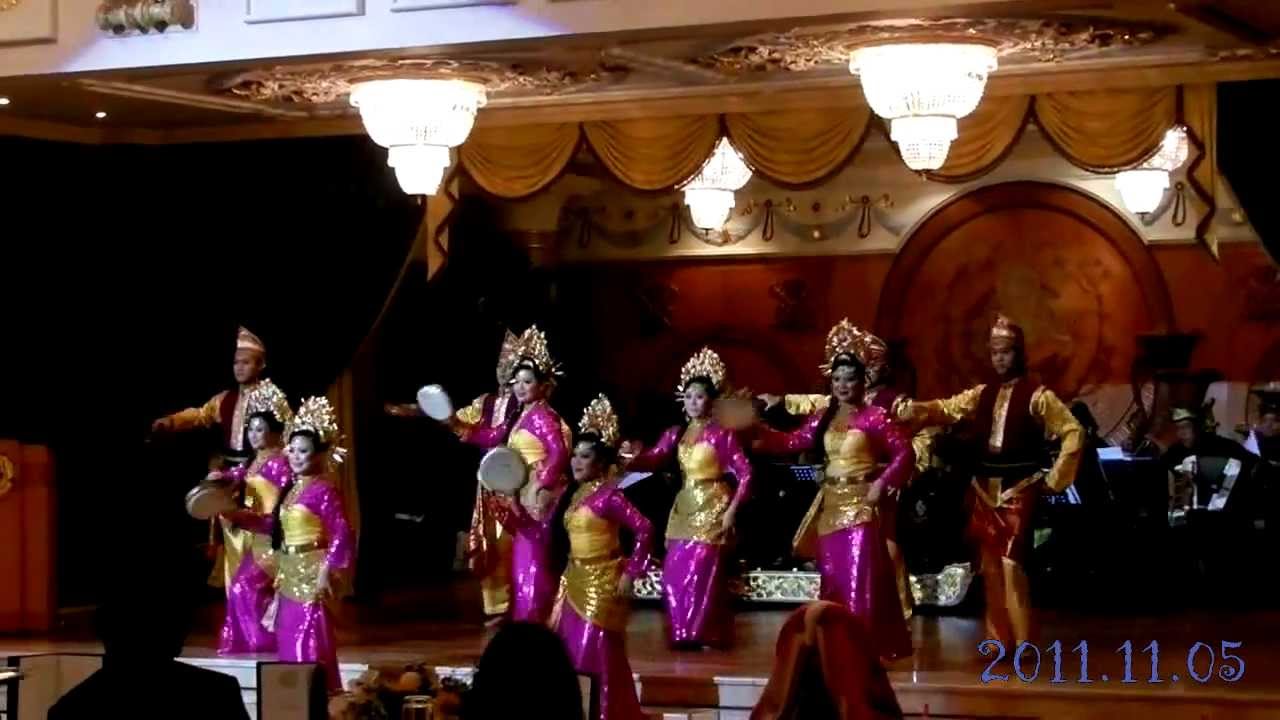 Traditional Dance of Brunei - YouTube