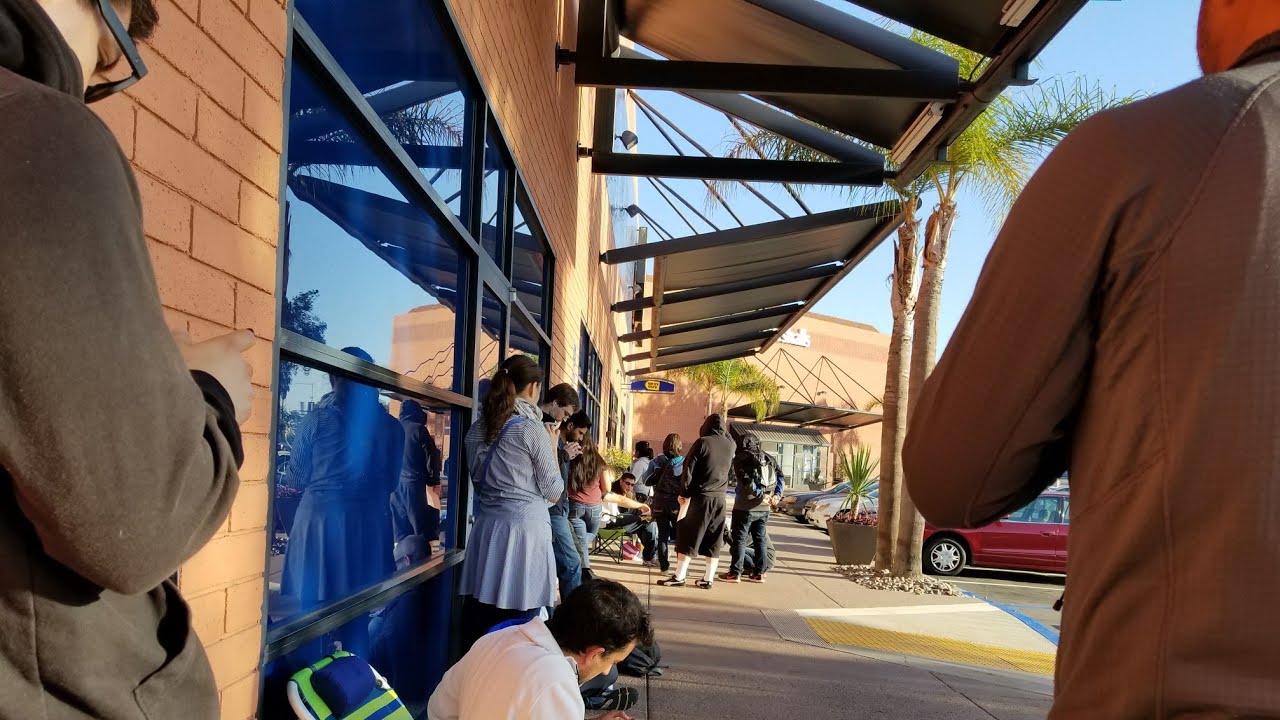 LUCKY SNES mini Nintendo! Sold out and waiting in line @ BestBuy - YouTube
