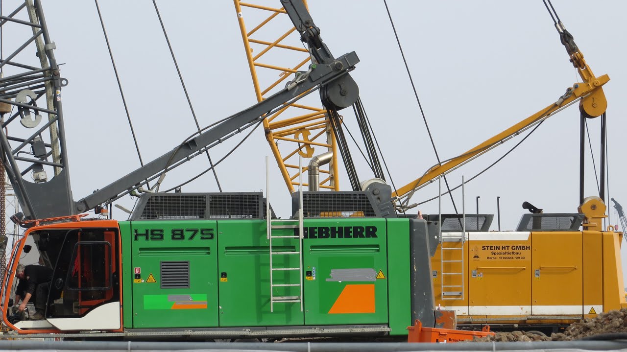 Soeren66 - Hilfskran LIEBHERR HS 883 und Schlitzwandbagger HS 875 - YouTube