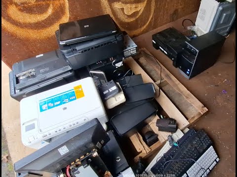 DUMPSTER DIVING: VINTAGE COMMODORE AND COMPUTERS - YouTube