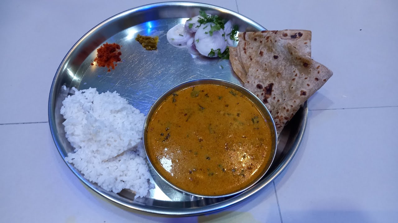 Horse gram recipe | mod aalelya hulgyachi rassa bhaji | Hulgyache ...