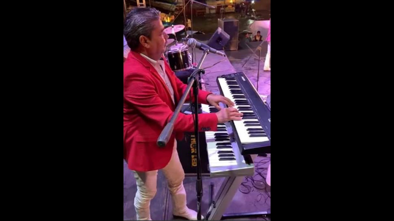 Los Mendivil En Vivo Demasiado Tarde - YouTube