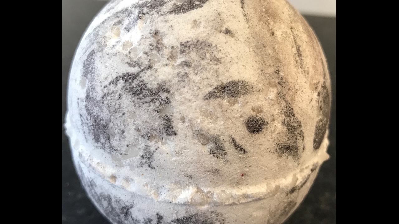 Metropolis Bath Bomb (Lush Showcase 2016) - YouTube