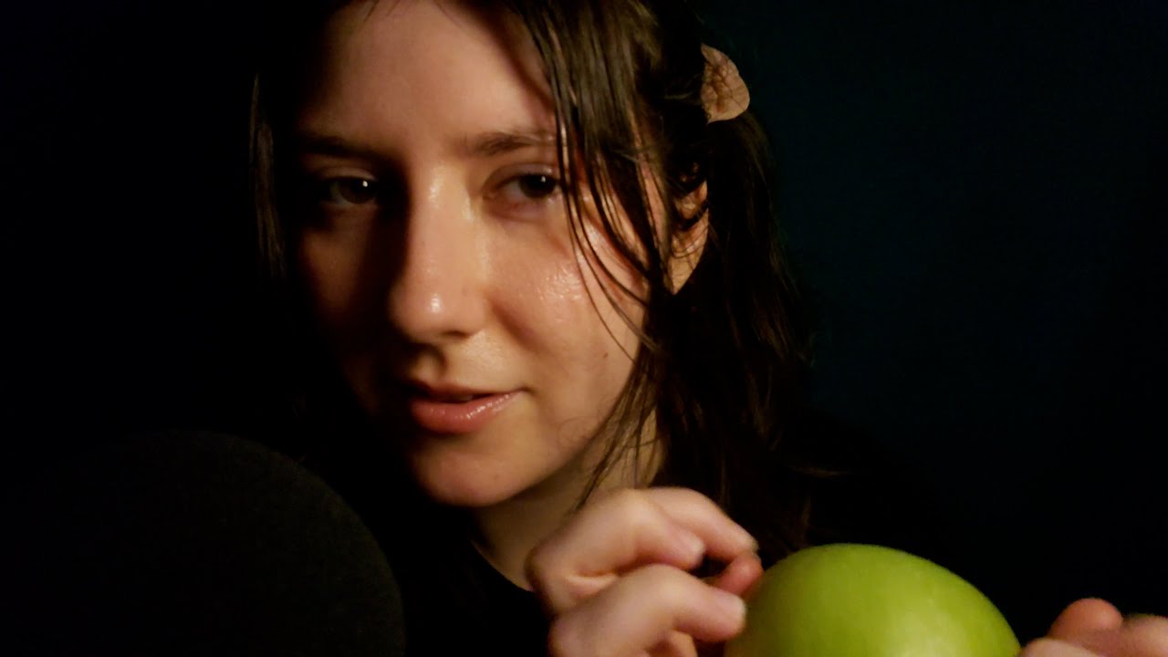 ASMR | Eating an Apple (Do You Call this a Mukbang????) - YouTube