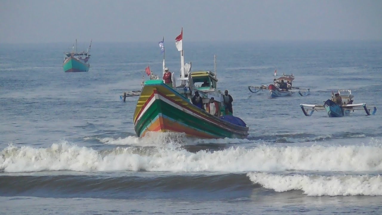 Information: This morning, the ship is docked at low tide - YouTube
