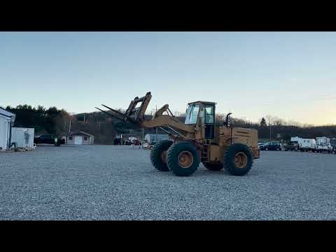 Dresser Payloader 520B w/Forks & Bucket - YouTube