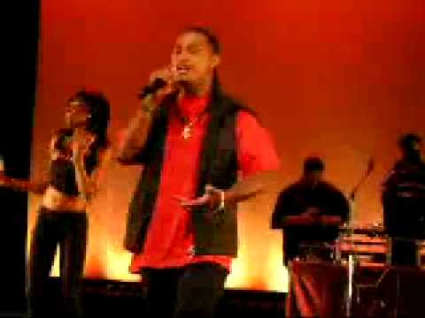 Carlos From Making the Band 4 Performing ''NO STRINGS'' - YouTube