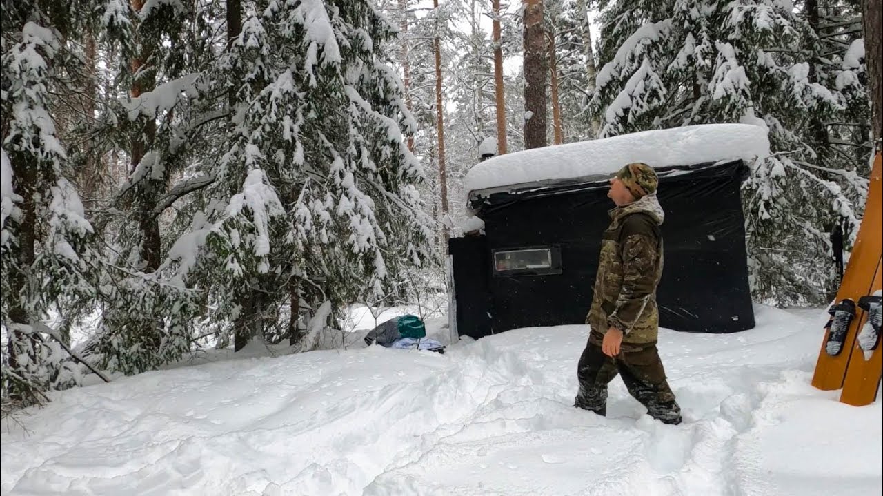 Hiding in a hut from the intense cold - a lot of snow - YouTube
