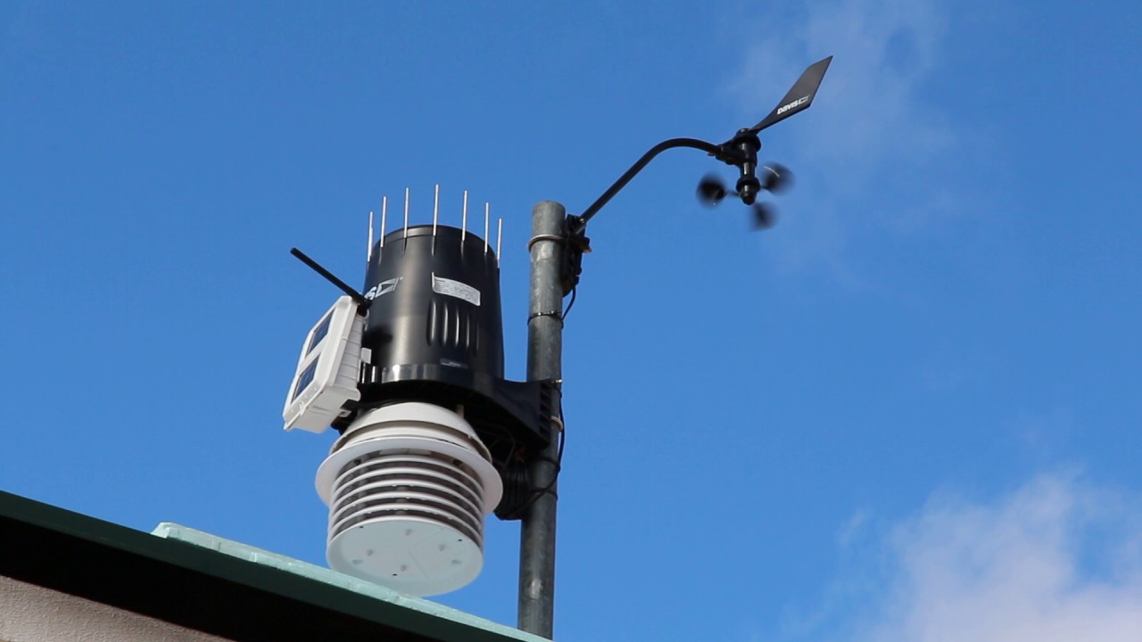 Davis Vantage Pro2 with Daytime Fan Aspirated Radiation Shield - YouTube