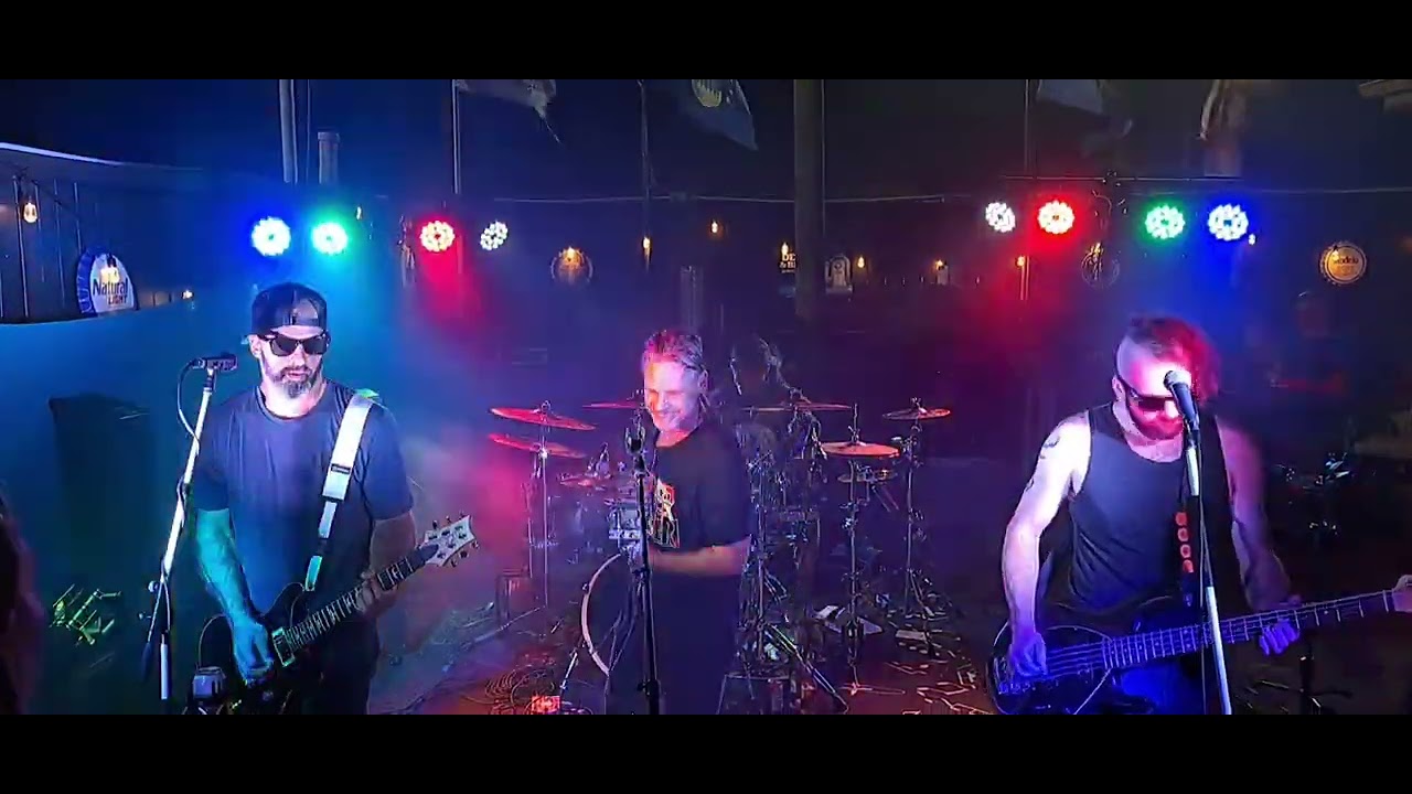HALF/DOWN performing "Paranoid" by Black Sabbath @The Muddy Beaver 09 ...