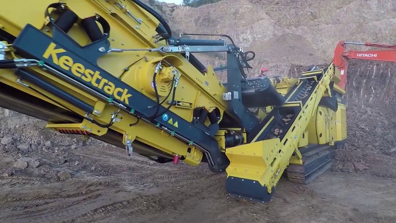 Machine handles multiple heavy tasks - Equip2 New Zealand (Keestrack R3 ...