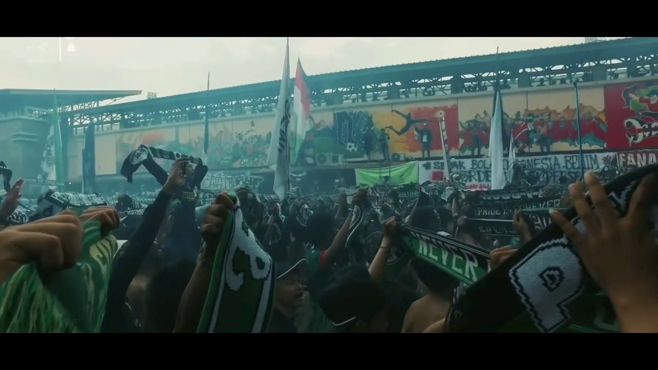 BEST ULTRAS SUPORTER IN INDONESIA - YouTube