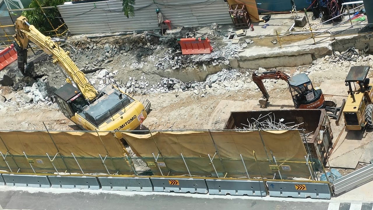 EXCAVATOR WITH SHEARS ROAD PAVEMENT DEMOLITION - YouTube