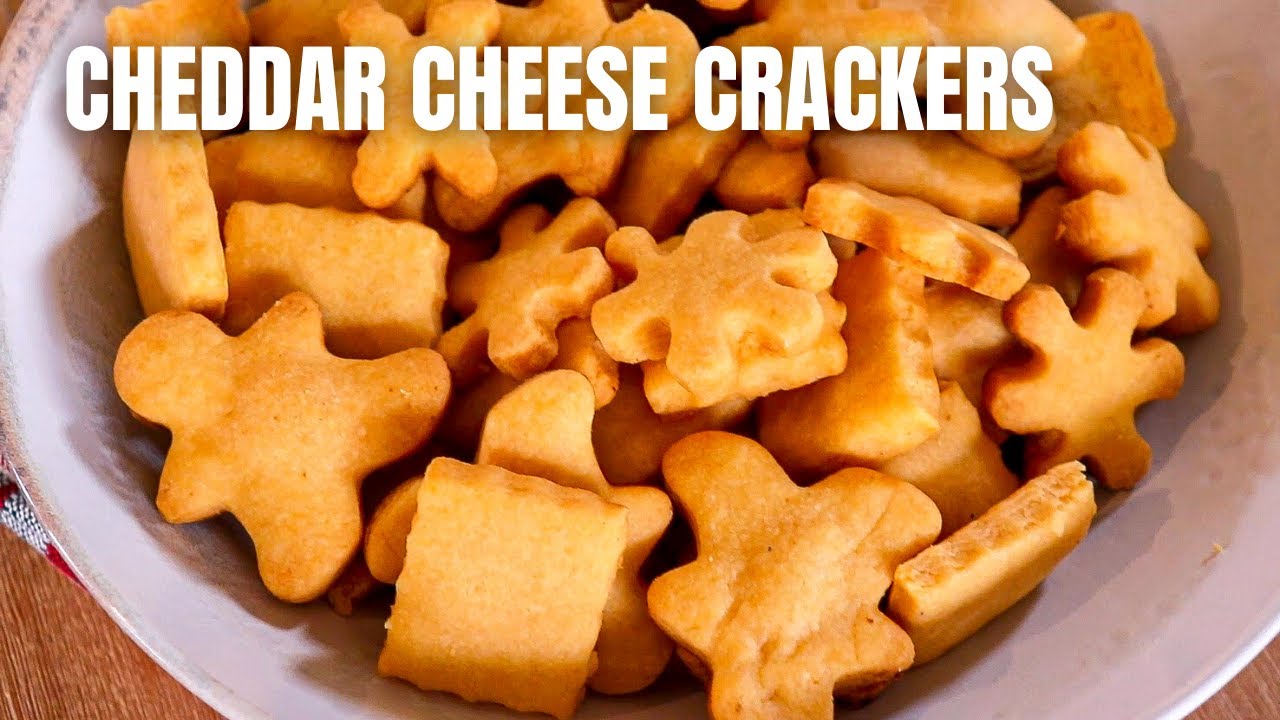 HOLIDAY CHEESE CRACKERS | Christmas recipes | Cheddar Cheese Crackers ...