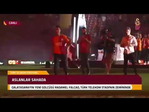 Falcaooo üçlü çektiriyor