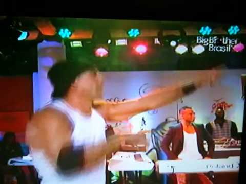 Quem lembra ? Akon encochando a Lia bbb10