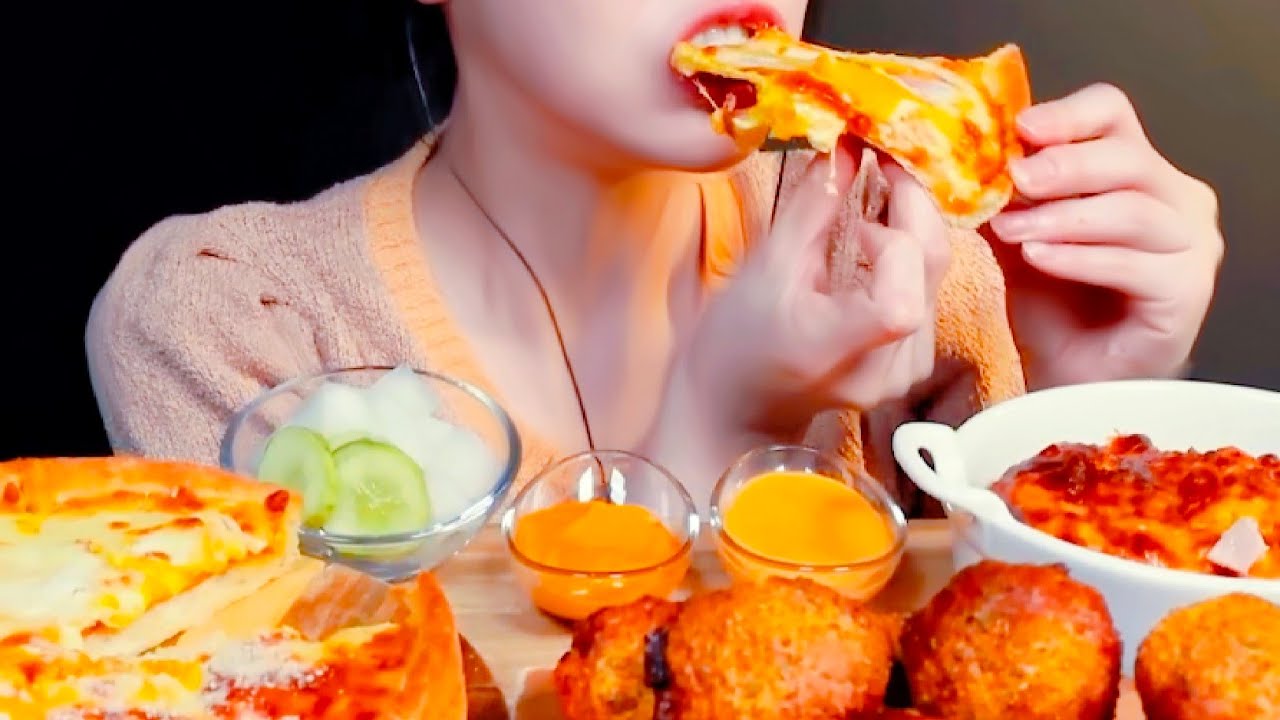 ASMR Crispy Chicken Balls and Cheese Pizza Eating Vlog 바삭한 치킨볼과 치즈피자 먹기 ...