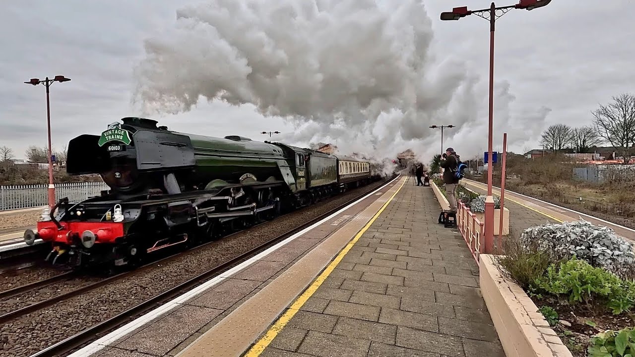 Flying Scotsman Battles the cold weather conditions at Tyseley 2026 ...