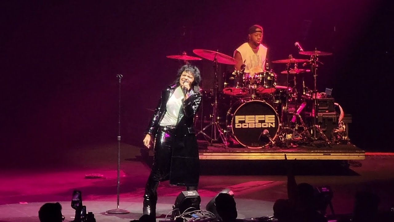 Fefe Dobson - Stuttering [Live at OLG Stage — Niagara Falls - YouTube