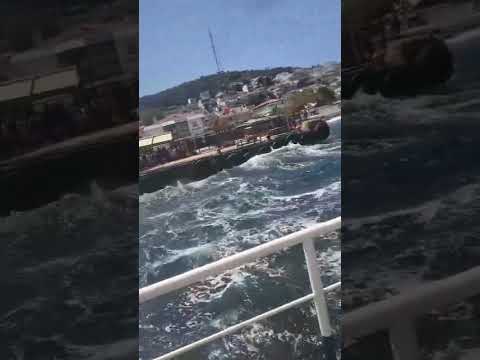 Adalar'da Şiddetli Fırtına Vapur Kınalıada İskelesine Yanaşmakta Zorlandı #adalar
