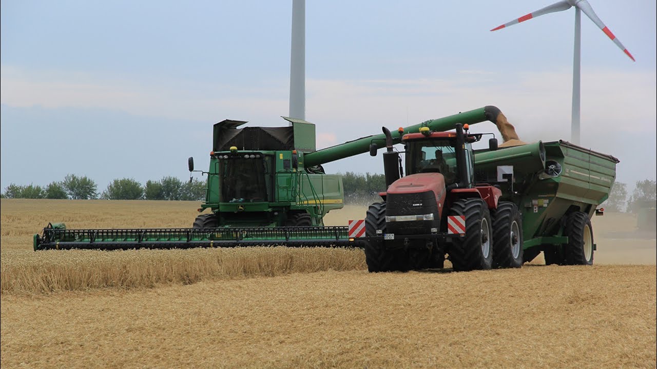 Case IH Steiger 450 HD with J&M 1326 grain cart side by side with John ...
