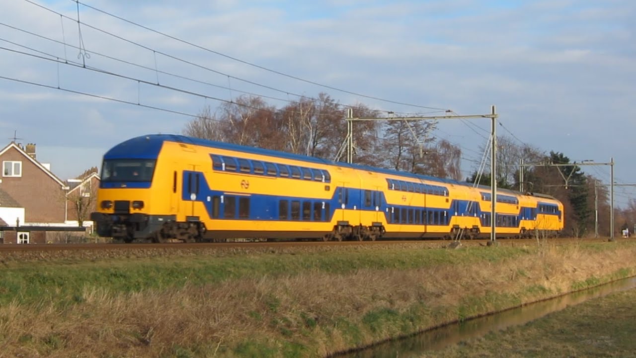 Nieuwe Intercity Dubbeldekker (NID / DDZ) komt door Sint Pancras! - YouTube
