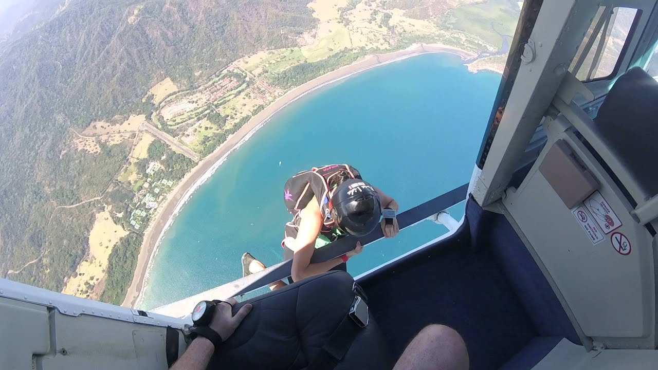 First helicopter jump in Costa Rica - YouTube