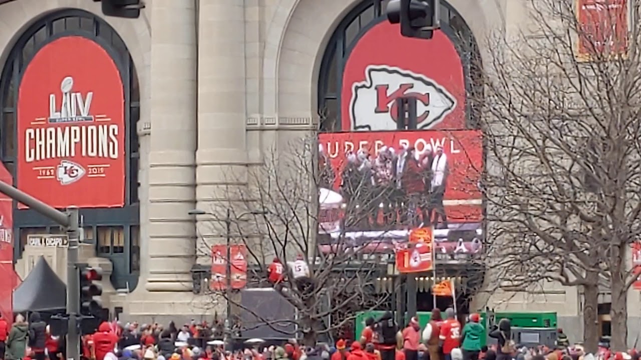 Chiefs victory parade - YouTube