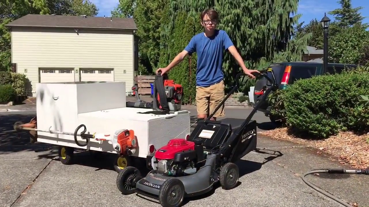 MY FIRST COMMERCIAL MOWER! HONDA HRC216HXA - YouTube