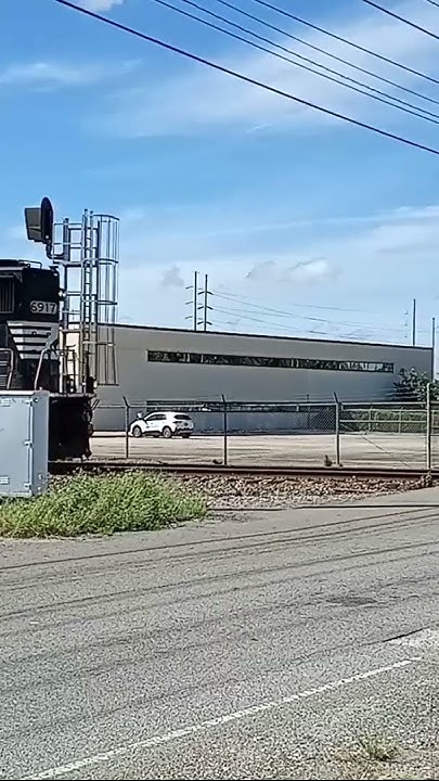 NS #g68 local with #6917 #SD60E pulls across the diamond at Valdosta Ga 8-30-24 #railfan - YouTube
