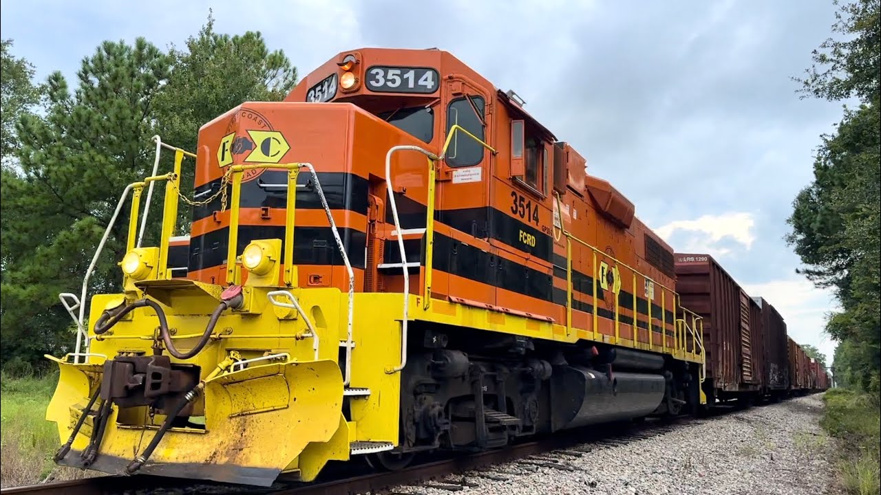 First Coast Railroad EMD GP38-2 3514 Leads the Yulee Turn Job - YouTube