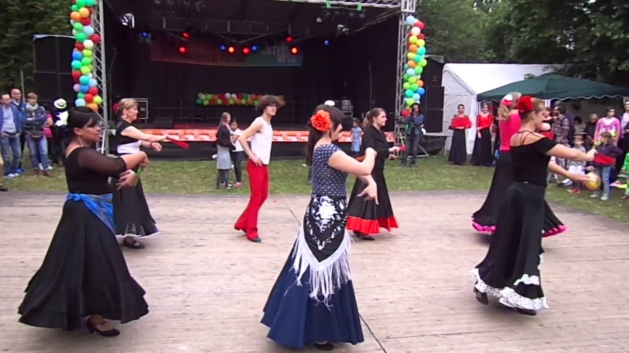 Flamenco Tangos gitanos con abanico - YouTube