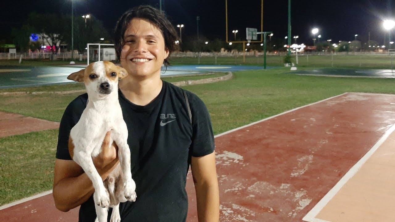 En la Macro Plaza con Chiwy 😈 - YouTube