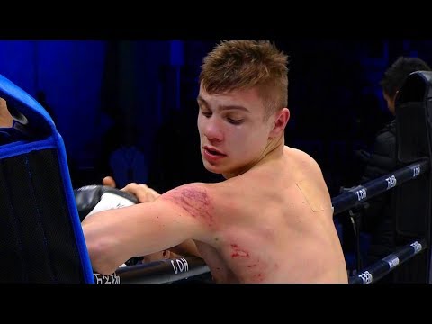 China Deng Zeqi vs Ukrainian genius boxer Melik, shoulders kicked and bleed
