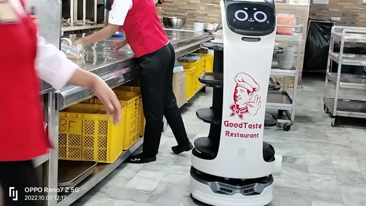 Robot na Waiter sa Goodtaste Restaurant - YouTube