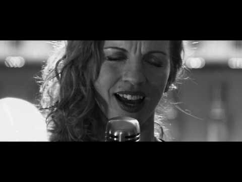 Vörös Niki - Avec Le Temps (Leo Ferré)