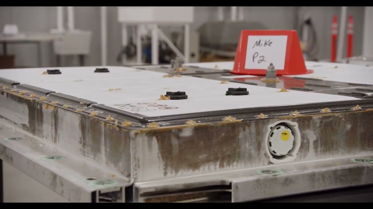 iD.4 Battery Production - YouTube
