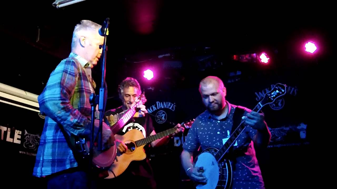 Dueling Banjos - Skiff Skats and Joe Auckland - YouTube