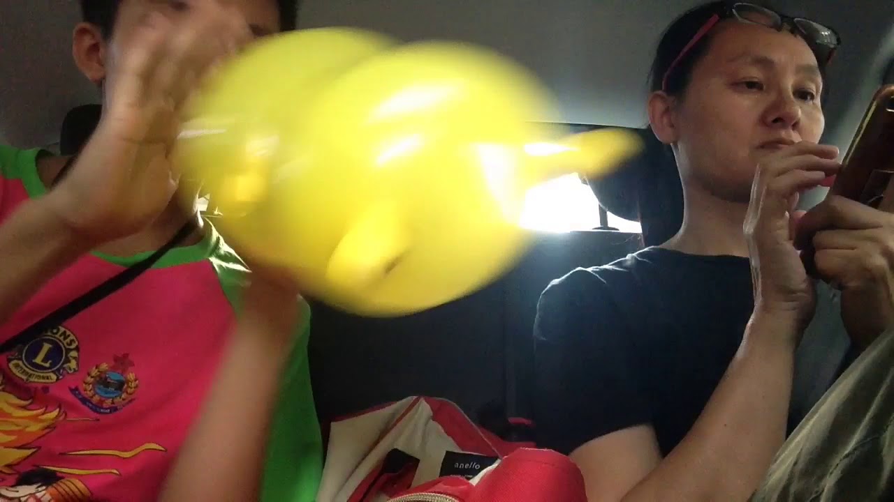 Everts yellow rabbit balloons - YouTube