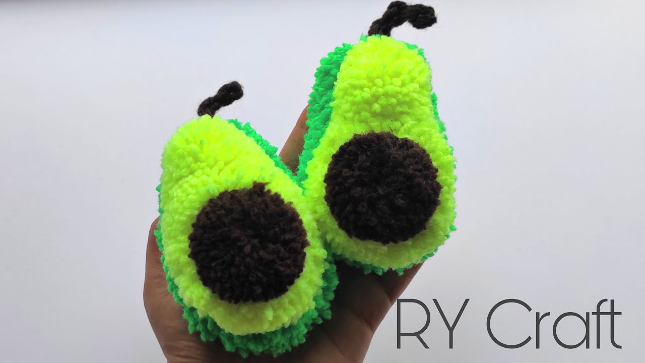 How to make an Avocado 3D -Yarn Avocado - Only 5 pom poms for avocado ...