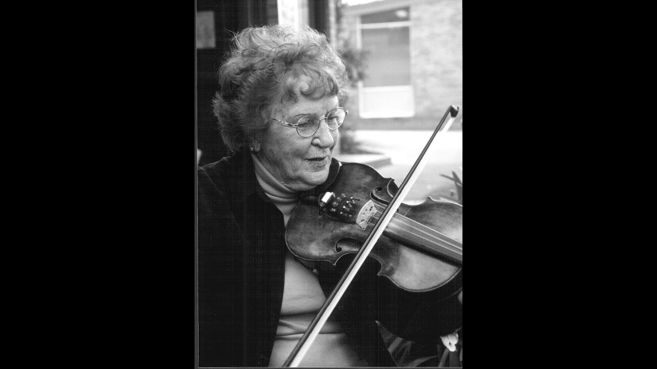 Eileen McCoy (1917-2011) plays 'Soldier's Joy' - YouTube