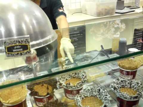 cold stone ice atlantis hotel dubai.MP4 - YouTube