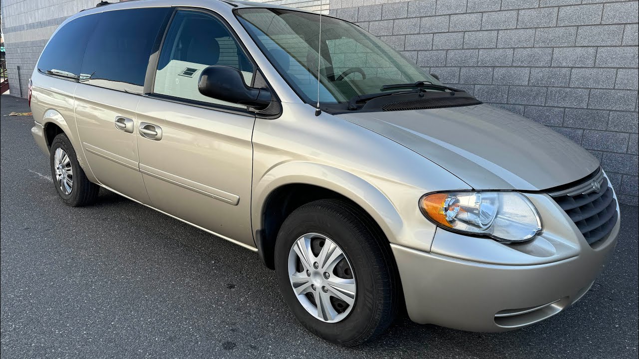 2005 Chrysler Town and Country LX 4dr Extended Mini Van FOR SALE - YouTube
