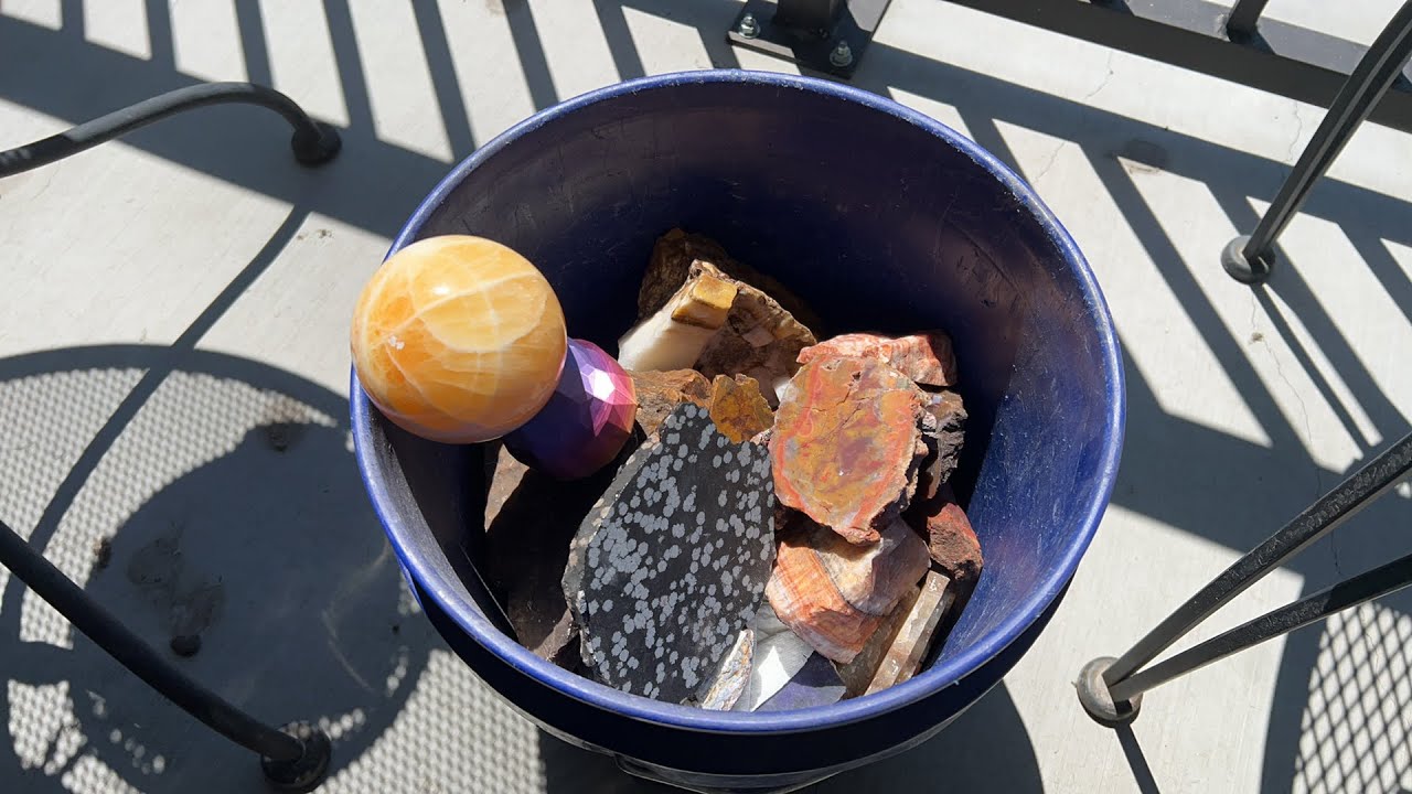 Live Look: Bucket of ROCKS! #thefinders #teamrockit #lapidary - YouTube