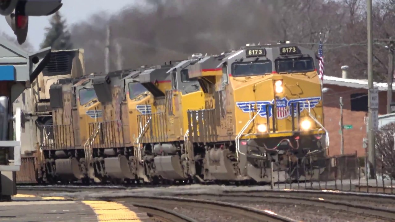 Intermodal Freight Trains With Heavy Power - YouTube