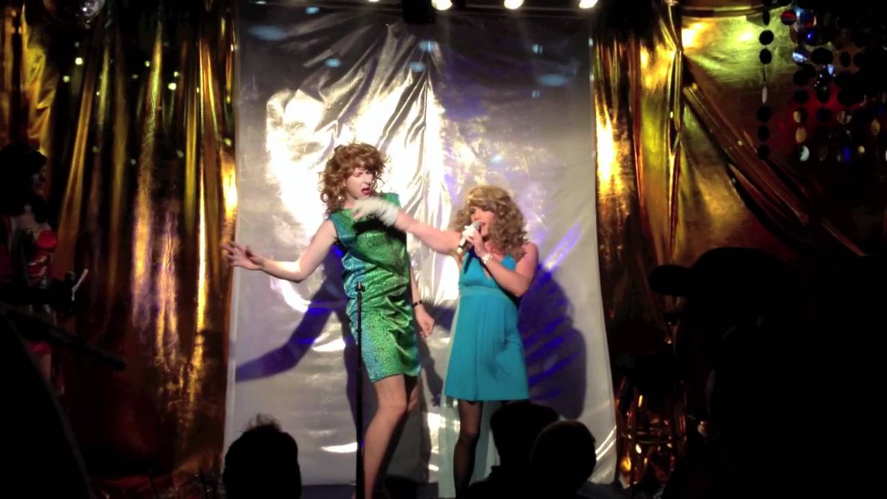 Frau Loch und Wanda Hure mit Drip Drop - YouTube