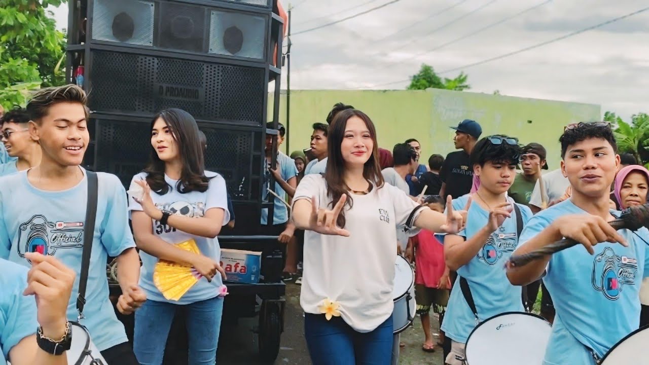 GERIGIS NIA DIRGA HIPNOTIS PENONTON LAGU DANGDUT KOPLO JAWA - YouTube