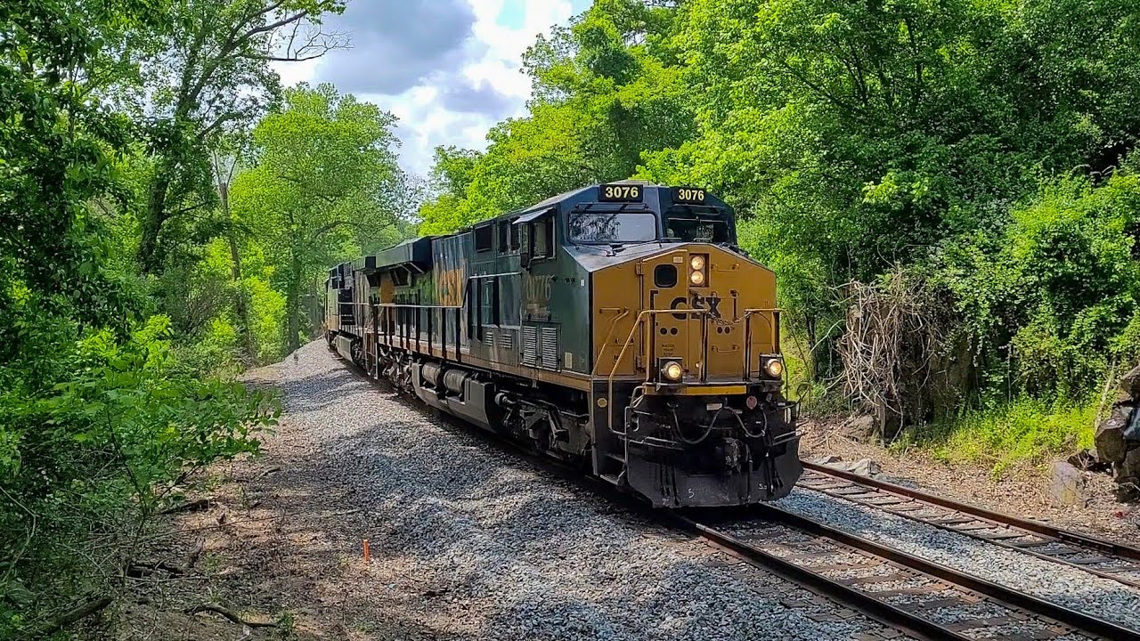Double EMD & ballast cars: CSX mixed freight train in Sykesville - YouTube