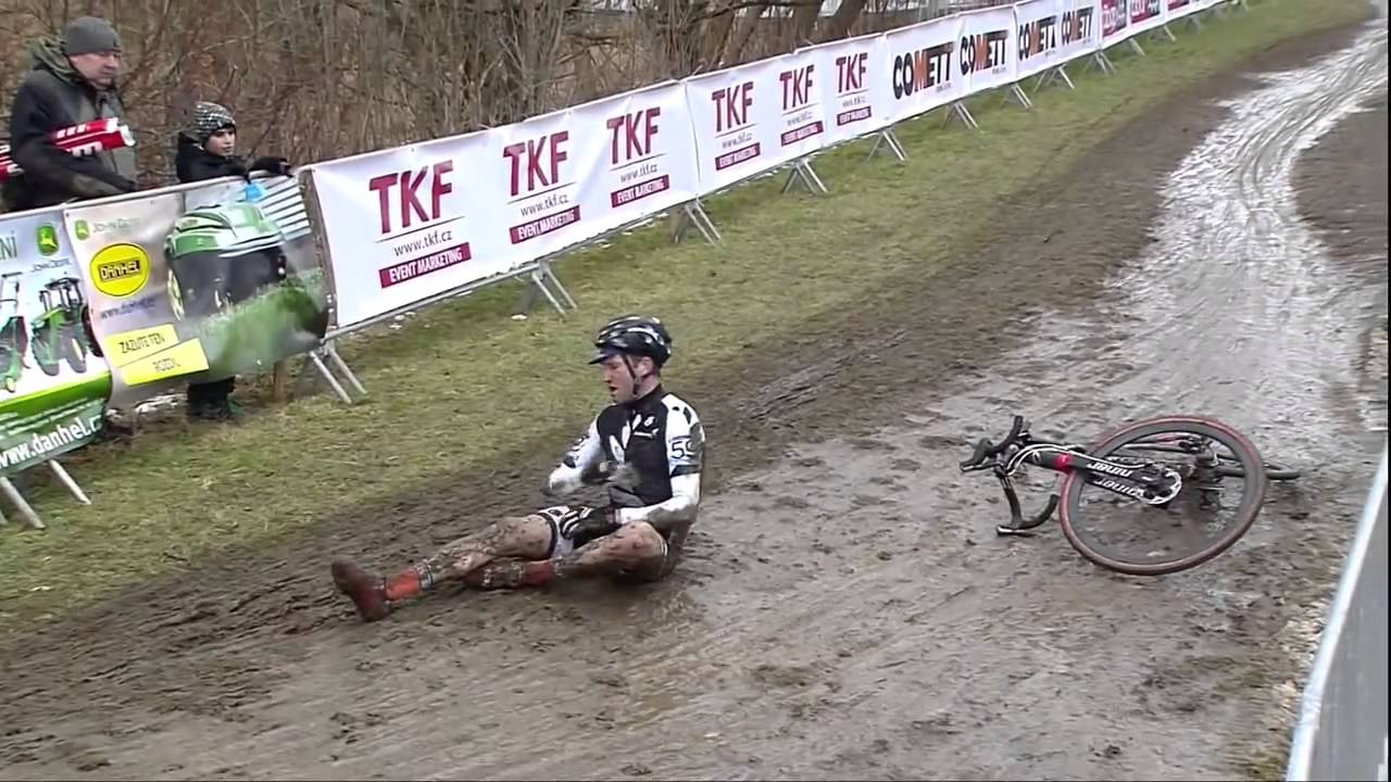 Angus Edmond crash - 2015 UCI Cyclo-cross World Championships - Tábor ...