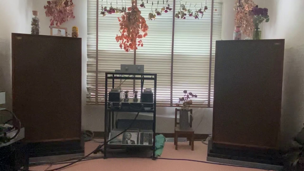 America Tannoy GRF Rectangular Monitor Red 1959 (飴キャップ) - YouTube